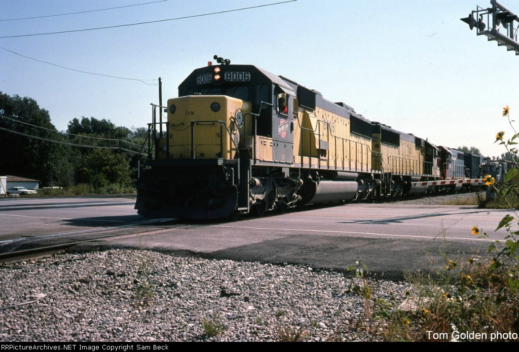 GTW #371 Led by CNW 8006 and 7002